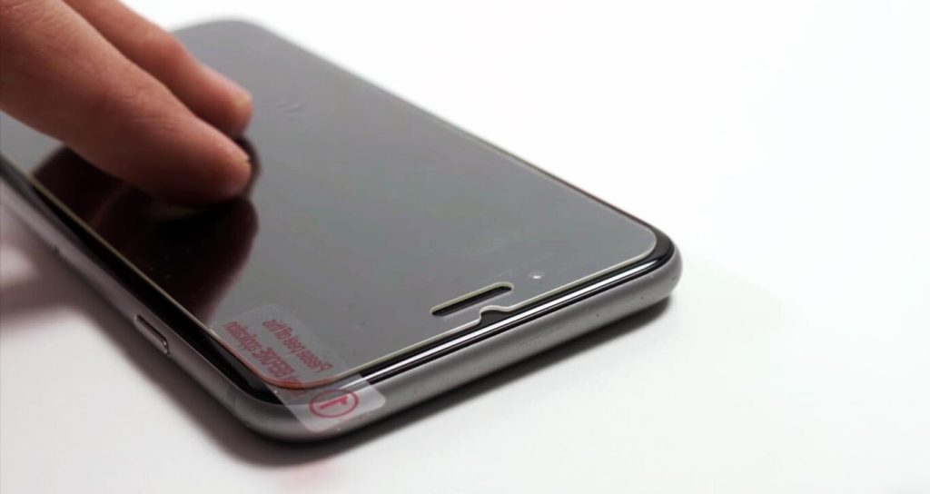 Screen Protector: Sapphire vs. Tempered Glass Explained